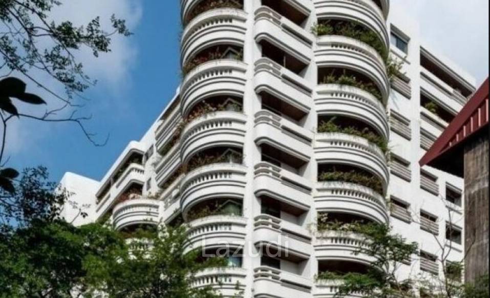 Baan Suan Plu in Sathorn