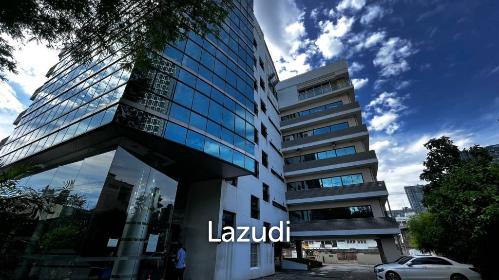 Permpoom Building for Rent in Phra Khanong