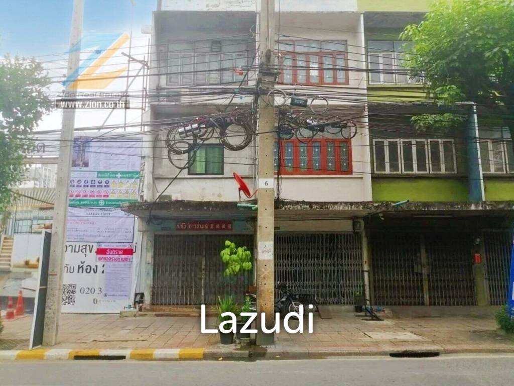 Building for Sale in Khlong Toei LAZ153201
