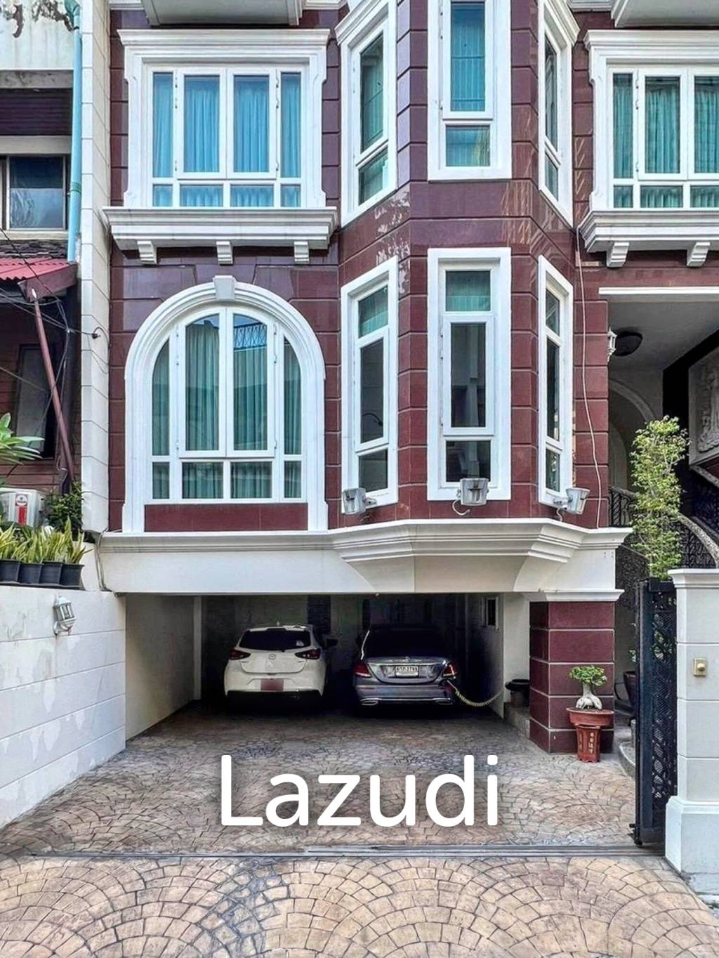 Home Office for Sale in Khlong Toei LAZ200995